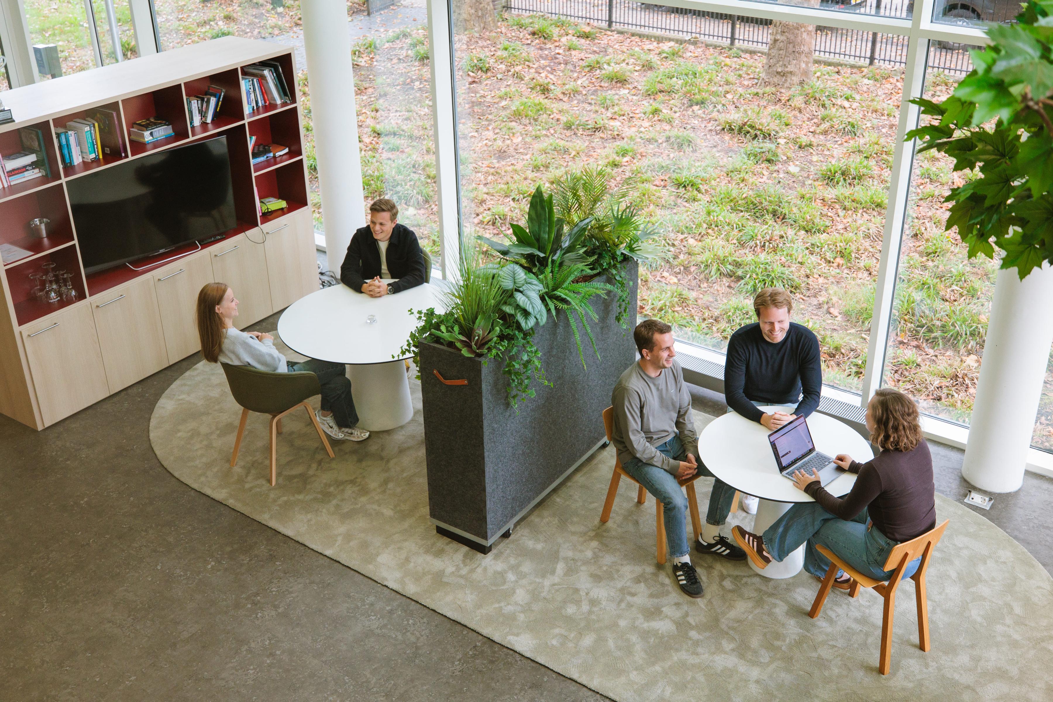 Tracking Specialist - 2manydots